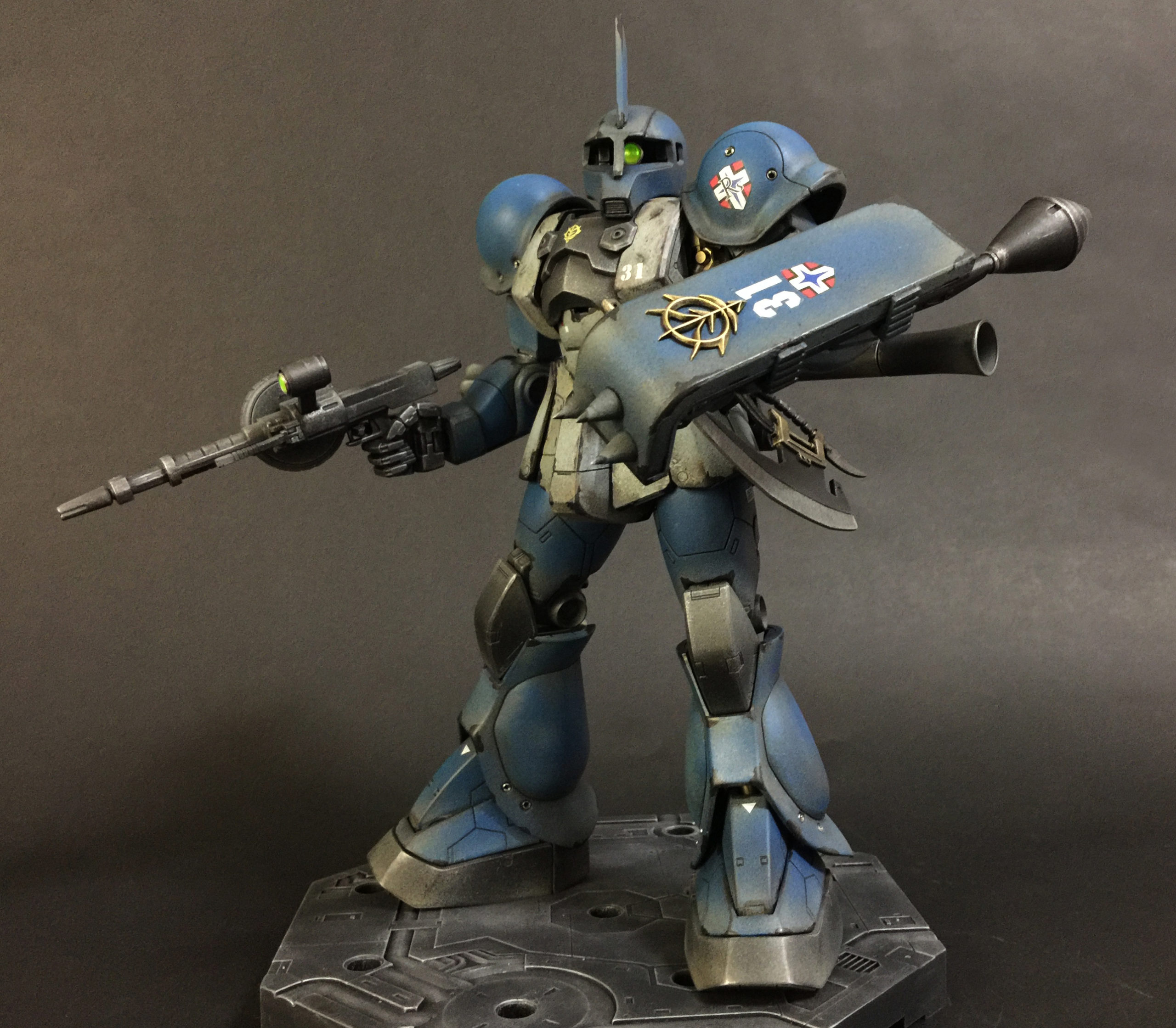 MS-05B ZAKU-1 RAMBA RAL’S CUSTOMIZE 1/100 MG ランバ・ラル専用ザク1 完成 – Zang Dang ...